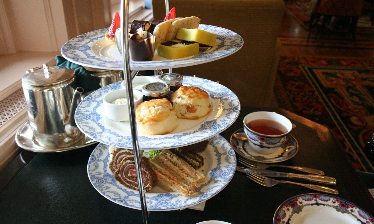 British Food Guide | 13 Things To Try While In London (2022)